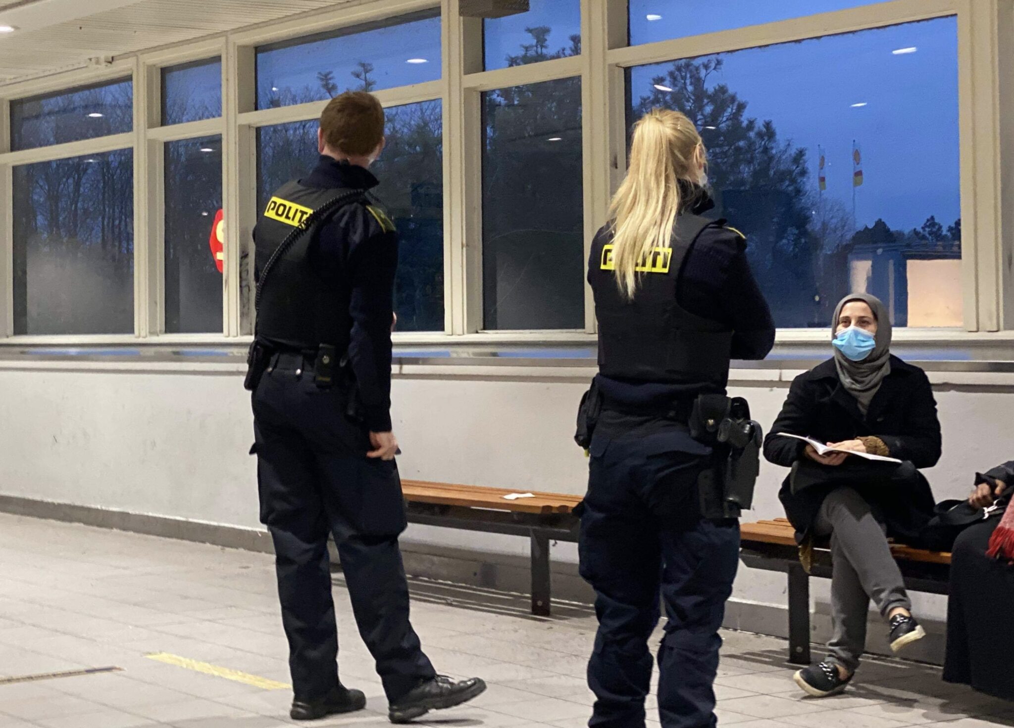 Corona-politi på Albertslund station - tilsyn om brug af mundbind