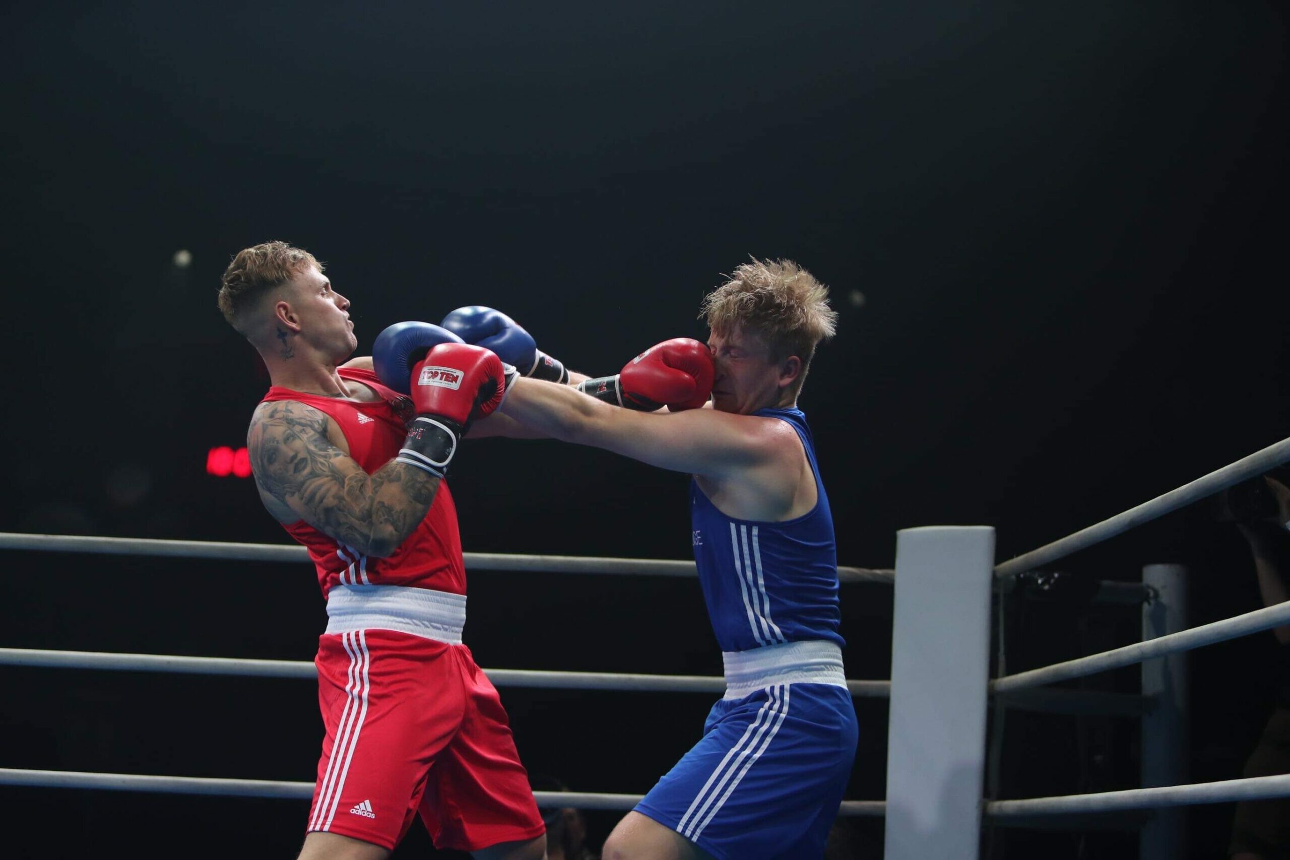 Stjerneboksning for fulde gardiner i Brøndbyhallen