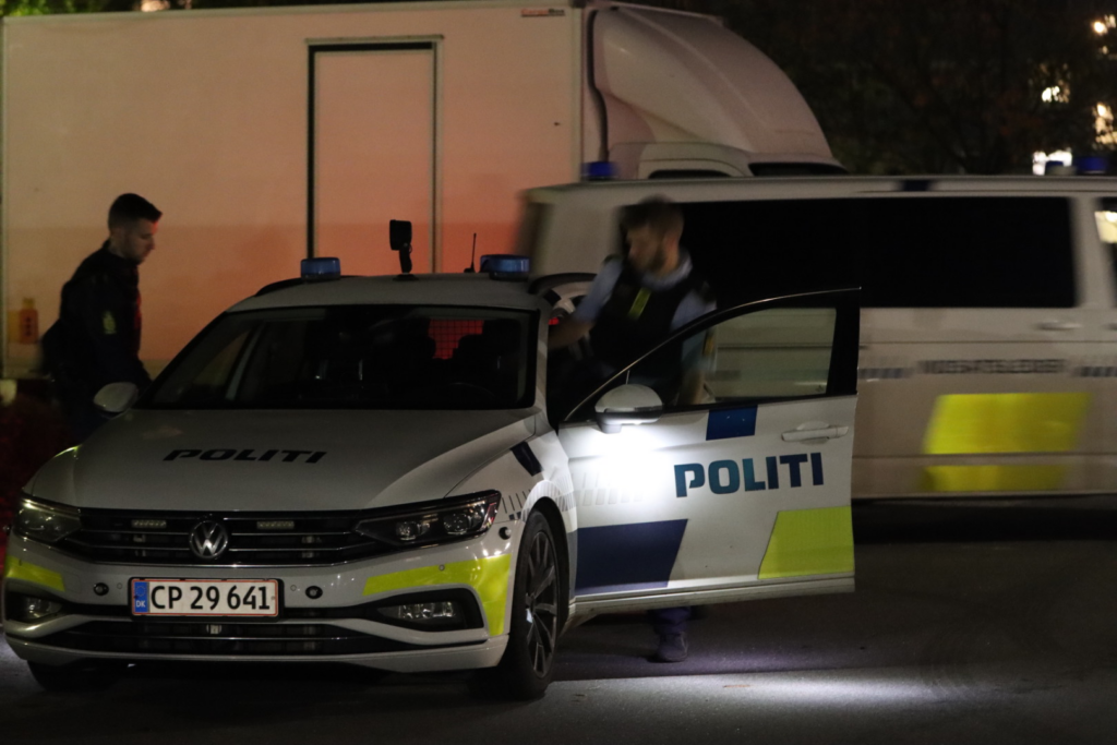 Politiet rykker massivt ud til voldssag Politiet rykker massivt ud til voldssag