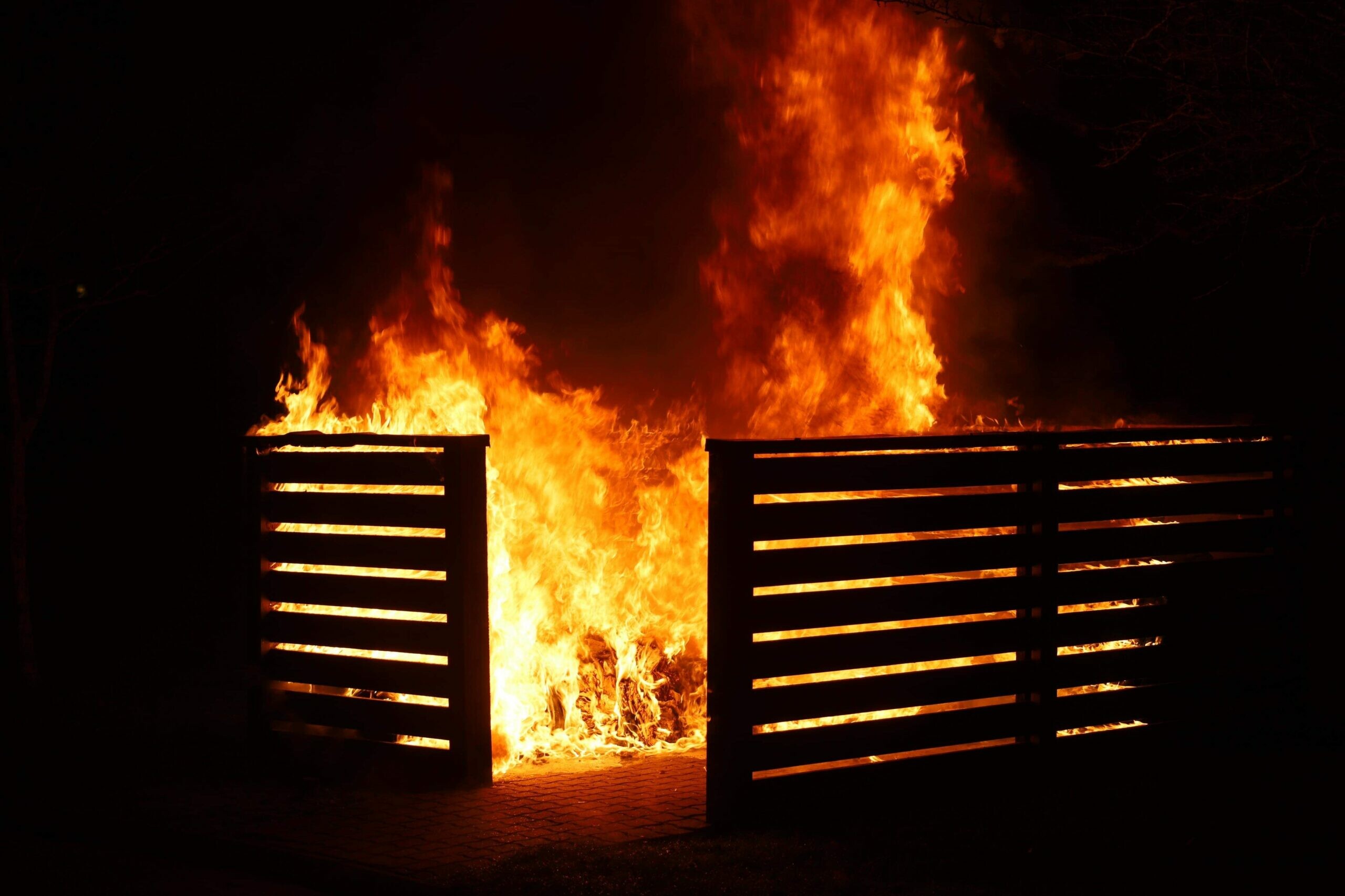 Ild i containergård i Kolding