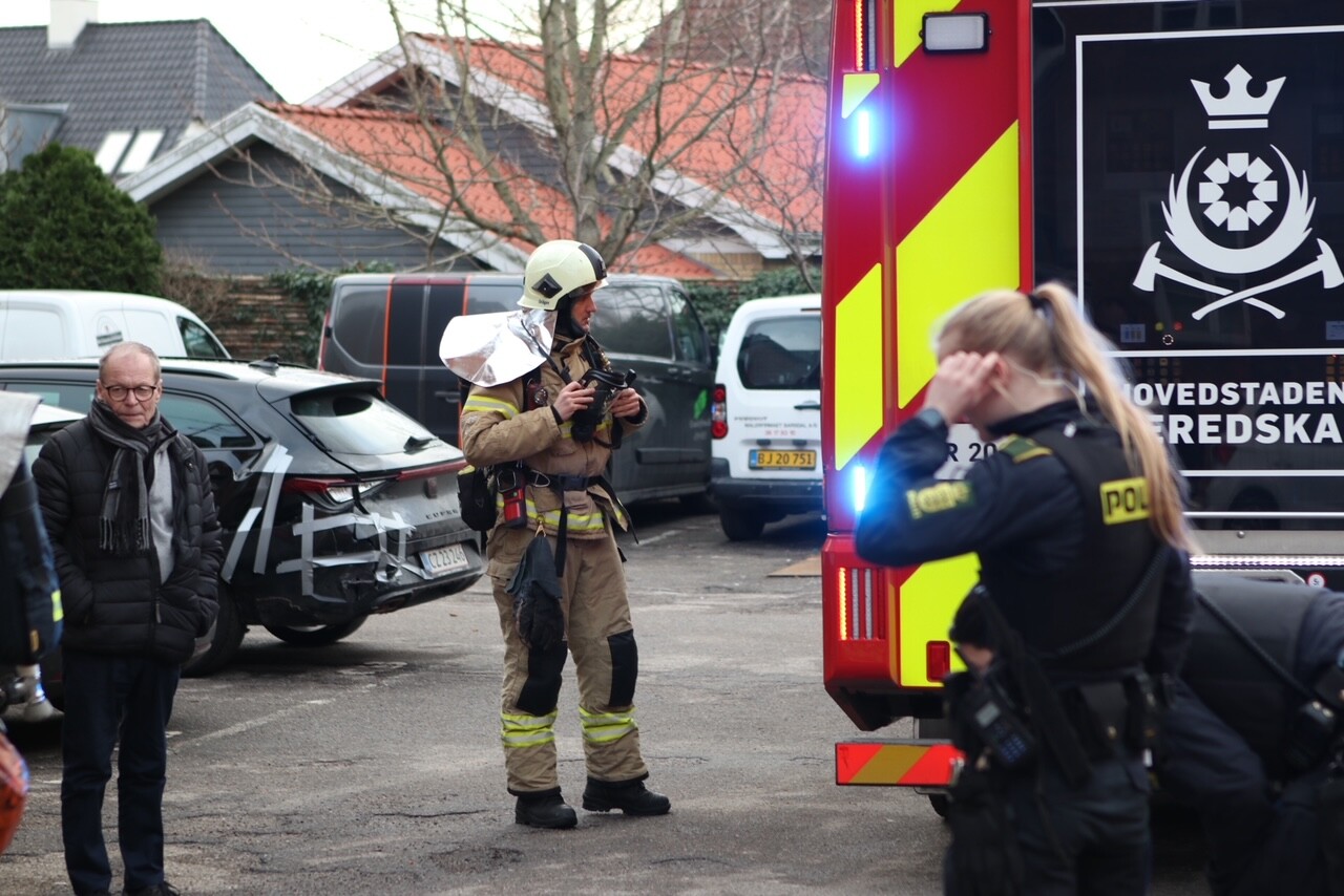 København: Brandvæsen og politi til ild på virksomhedsadresse