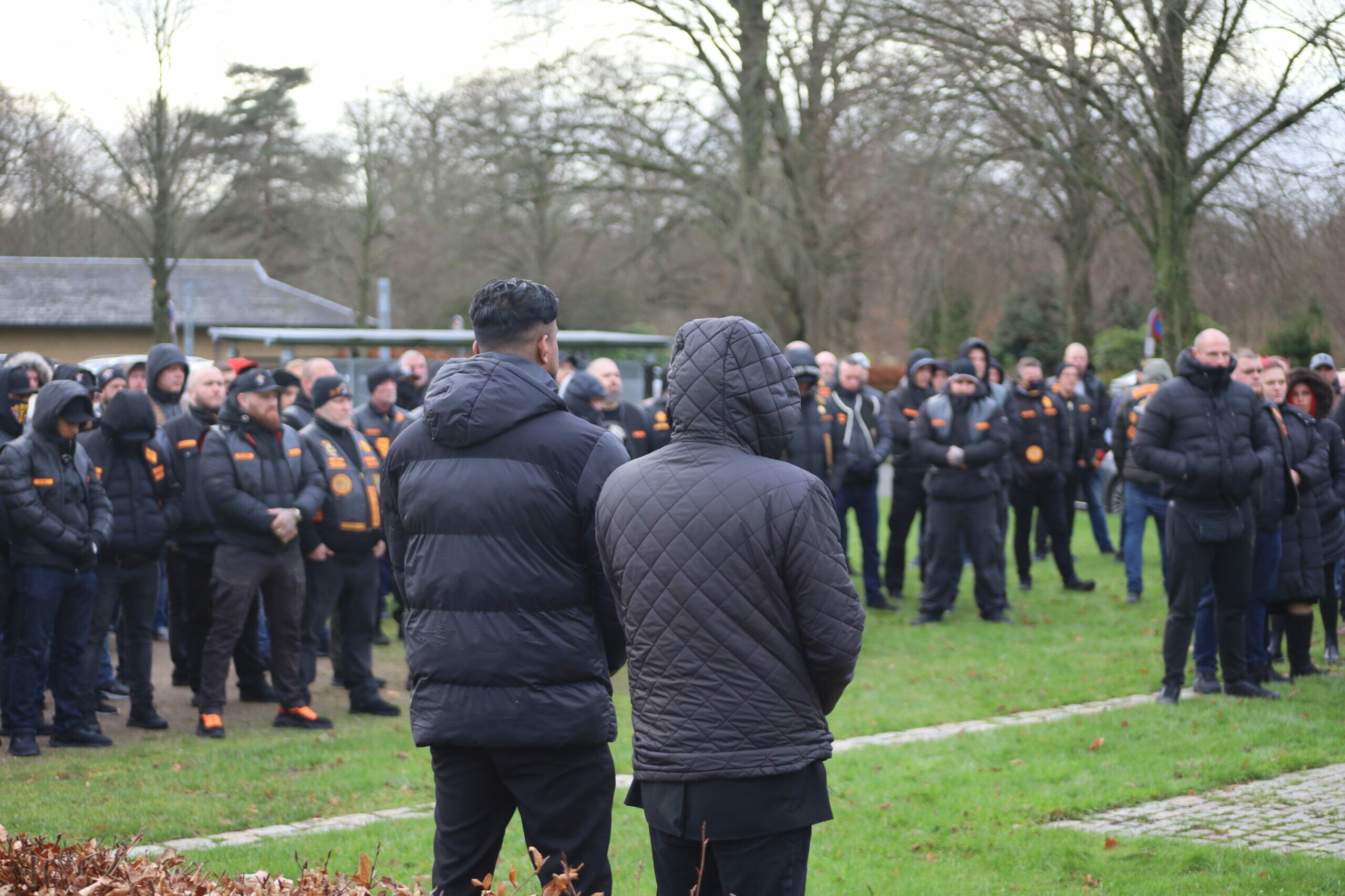 Se video: Over 50 Bandidos-rockere til begravelse