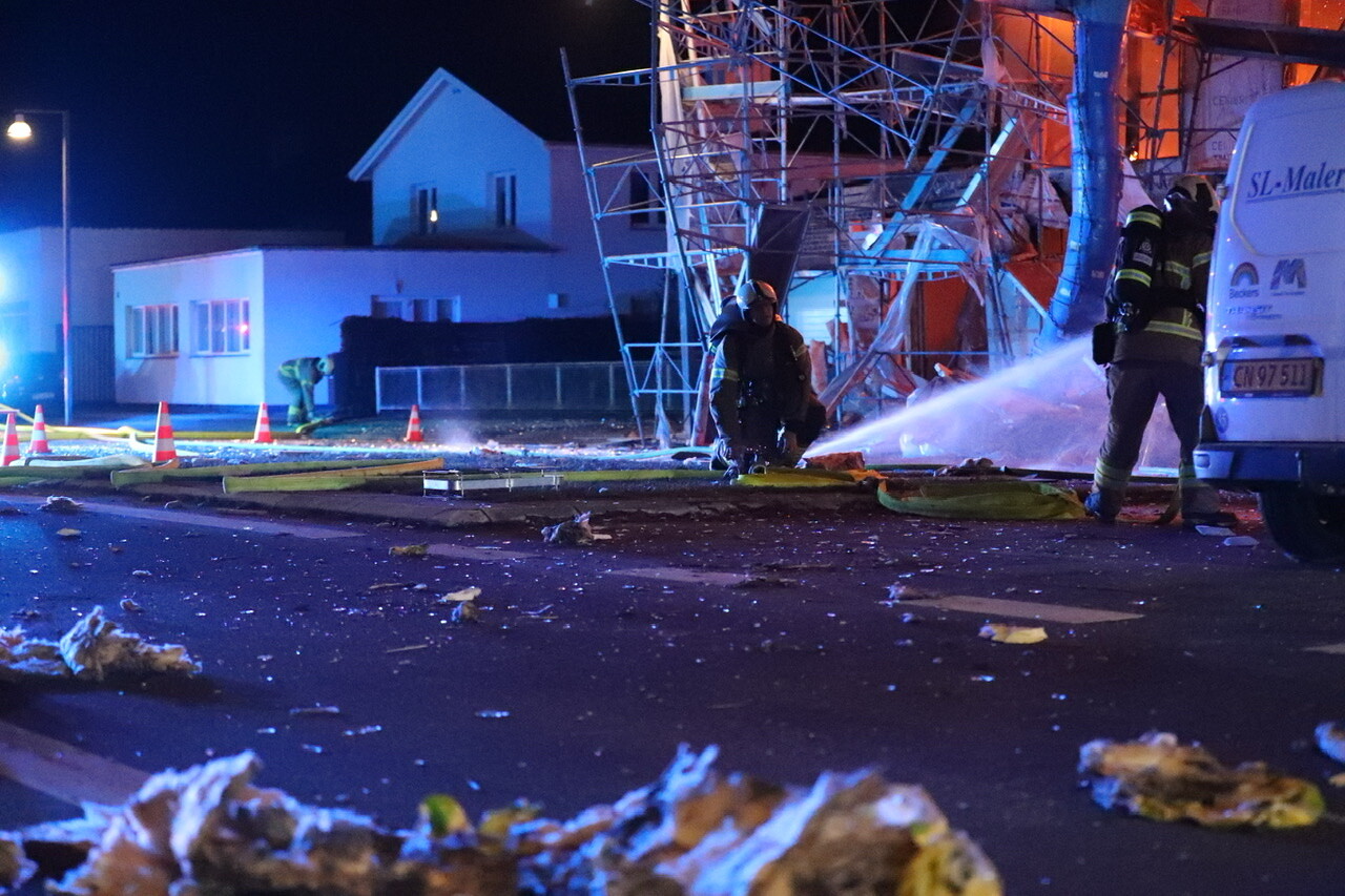 Kæmpe eksplosion i Rødovre - stor bygning i brand