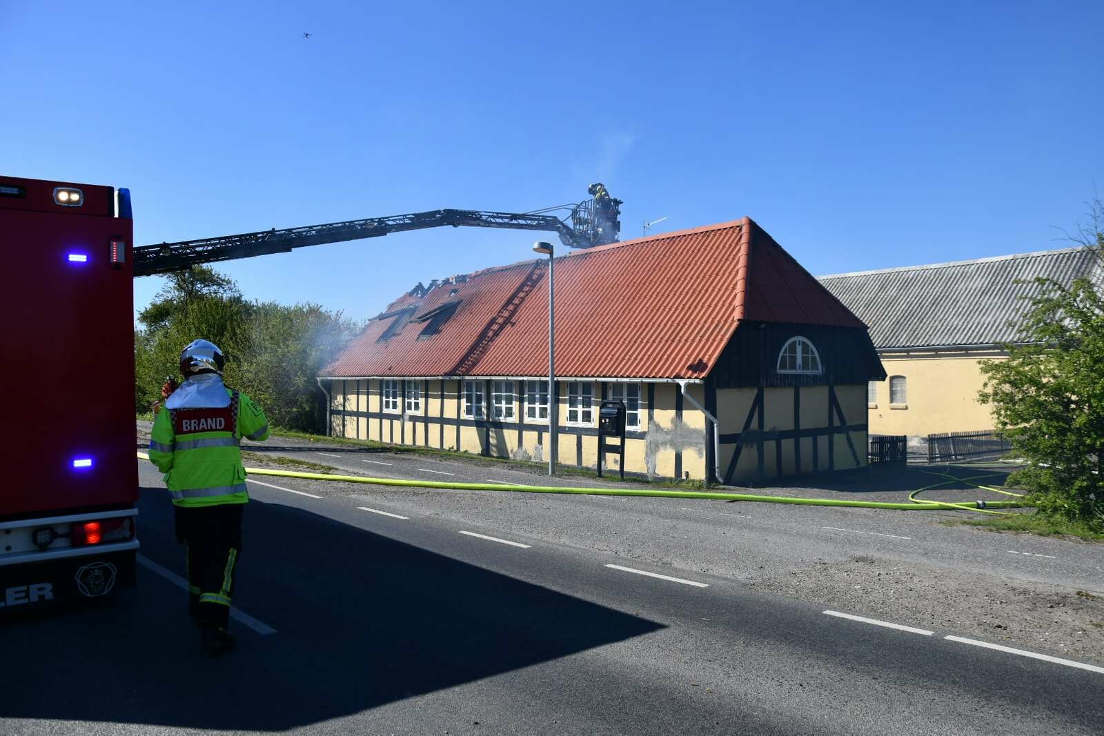 Odense: Fem udrykningskøretøjer til brand hos smed