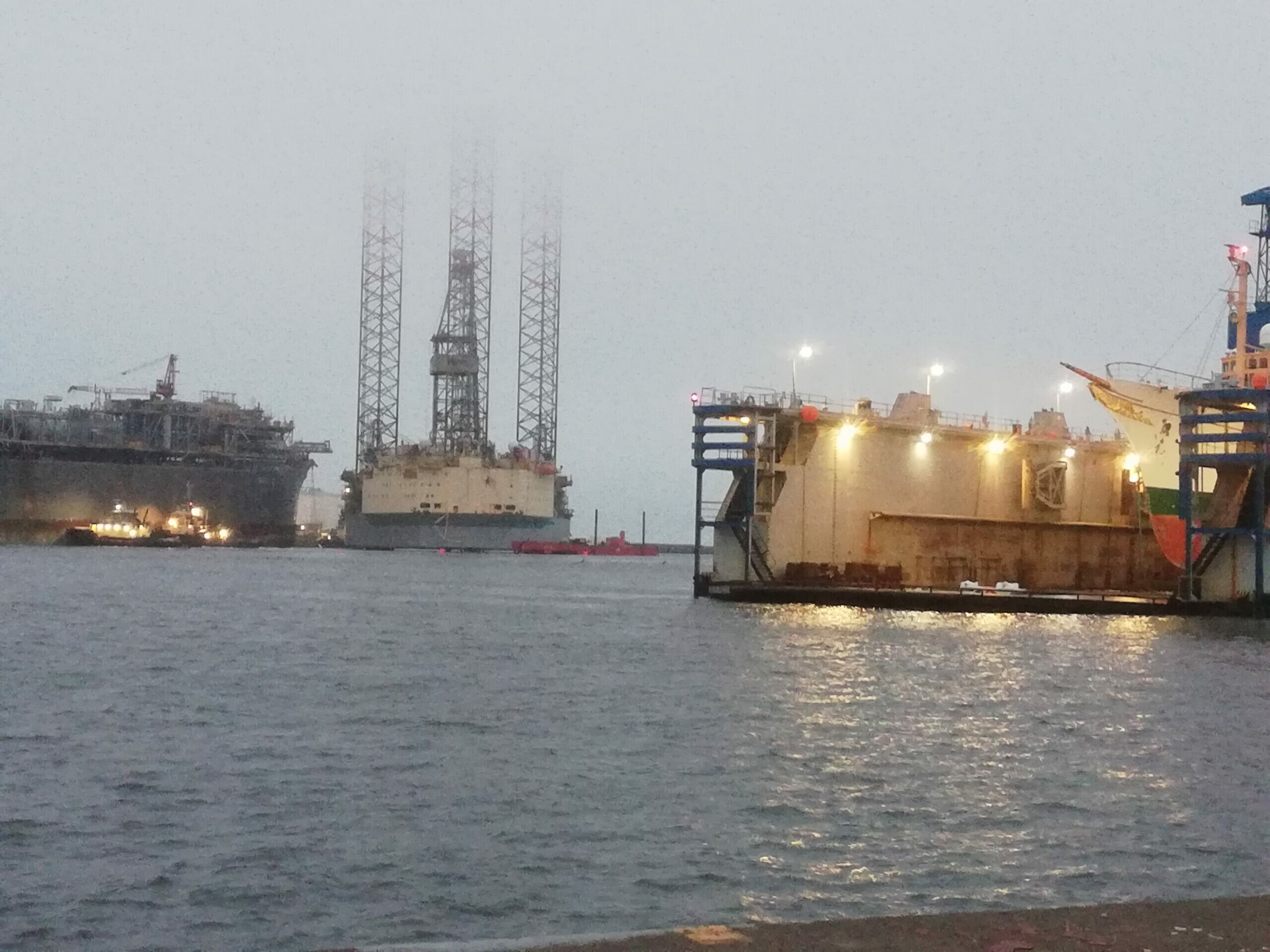 Skib på 332 meter rev sig løs fra havn