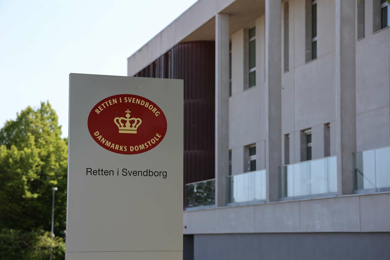 Menneskejagt i gang: Tiltalt flygter fra retten