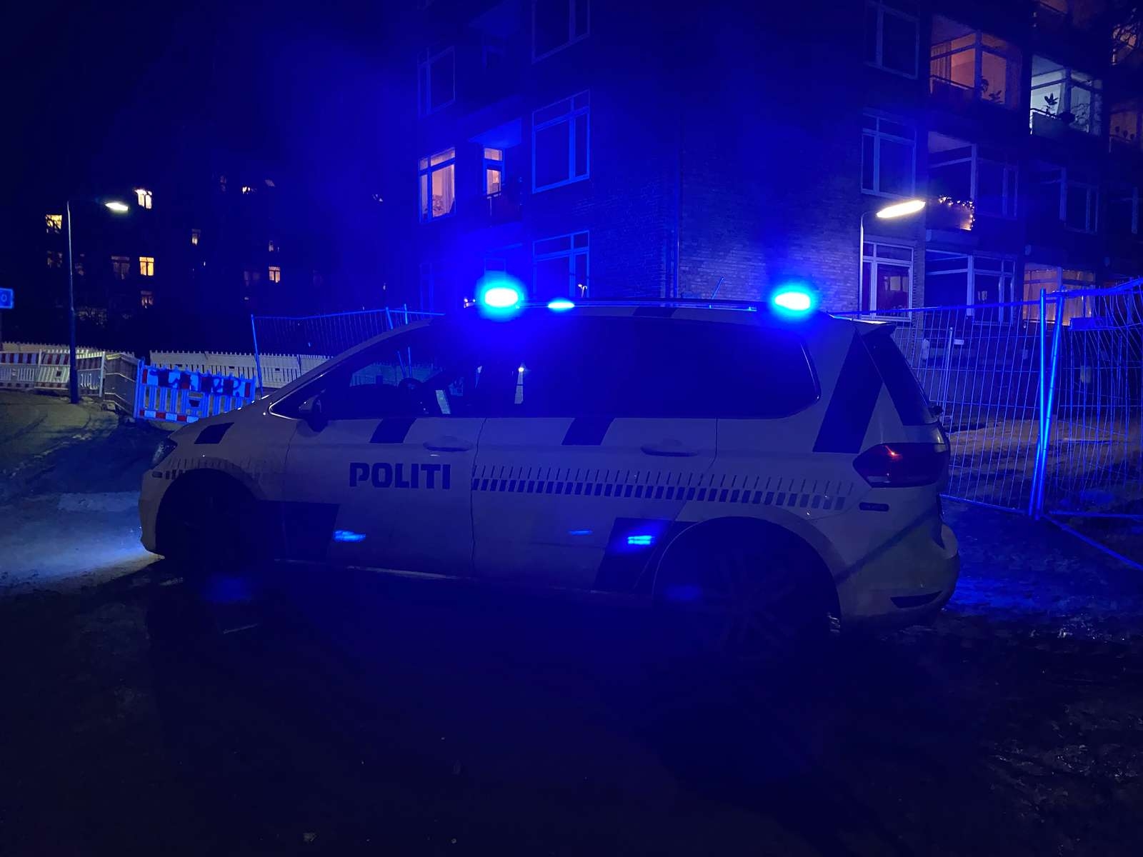 Politiet massivt til stede: Unge bruger fyrværkeri som våben! Politiet massivt til stede: Unge bruger fyrværkeri som våben!