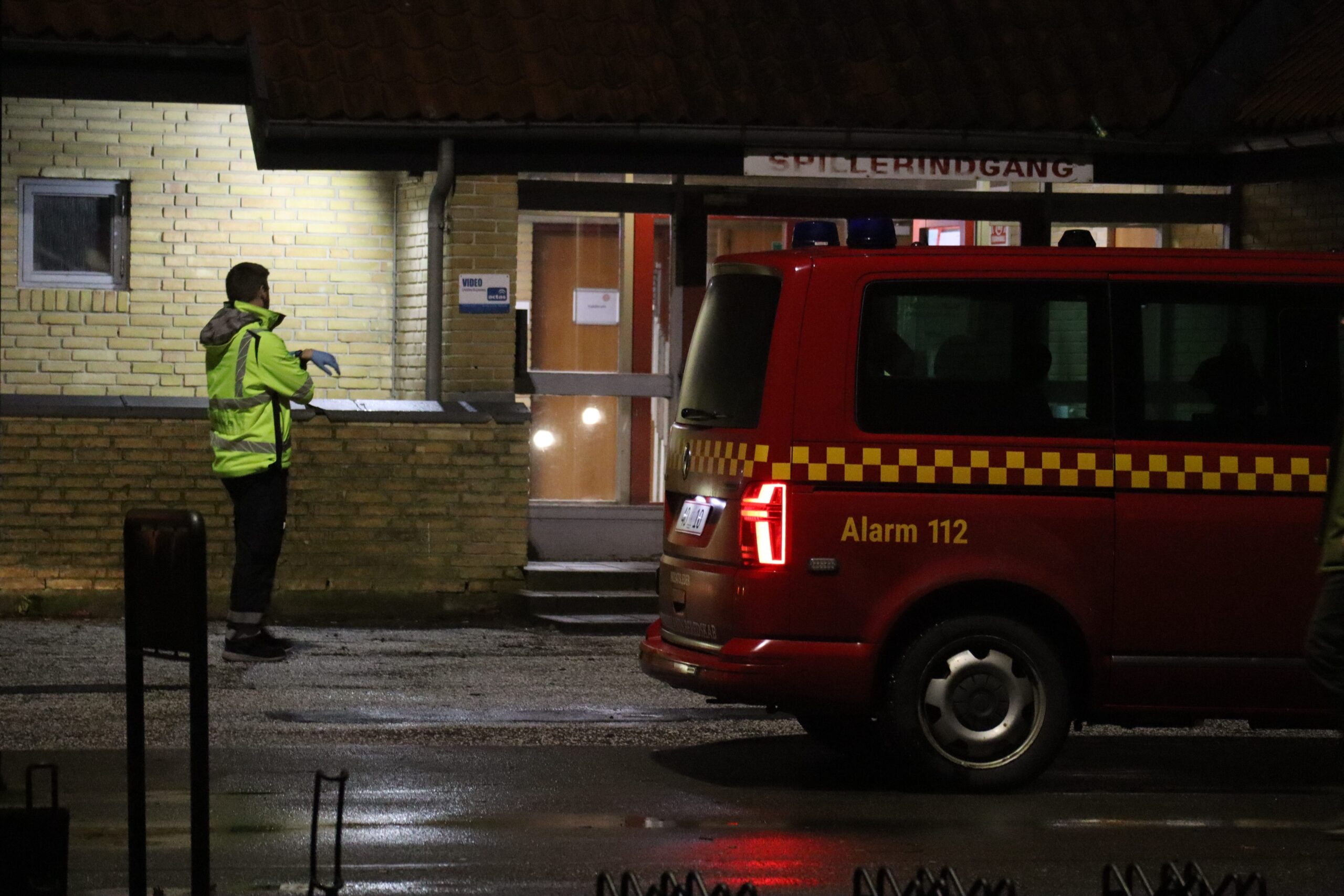 Brand i bil: Melding om store flammer