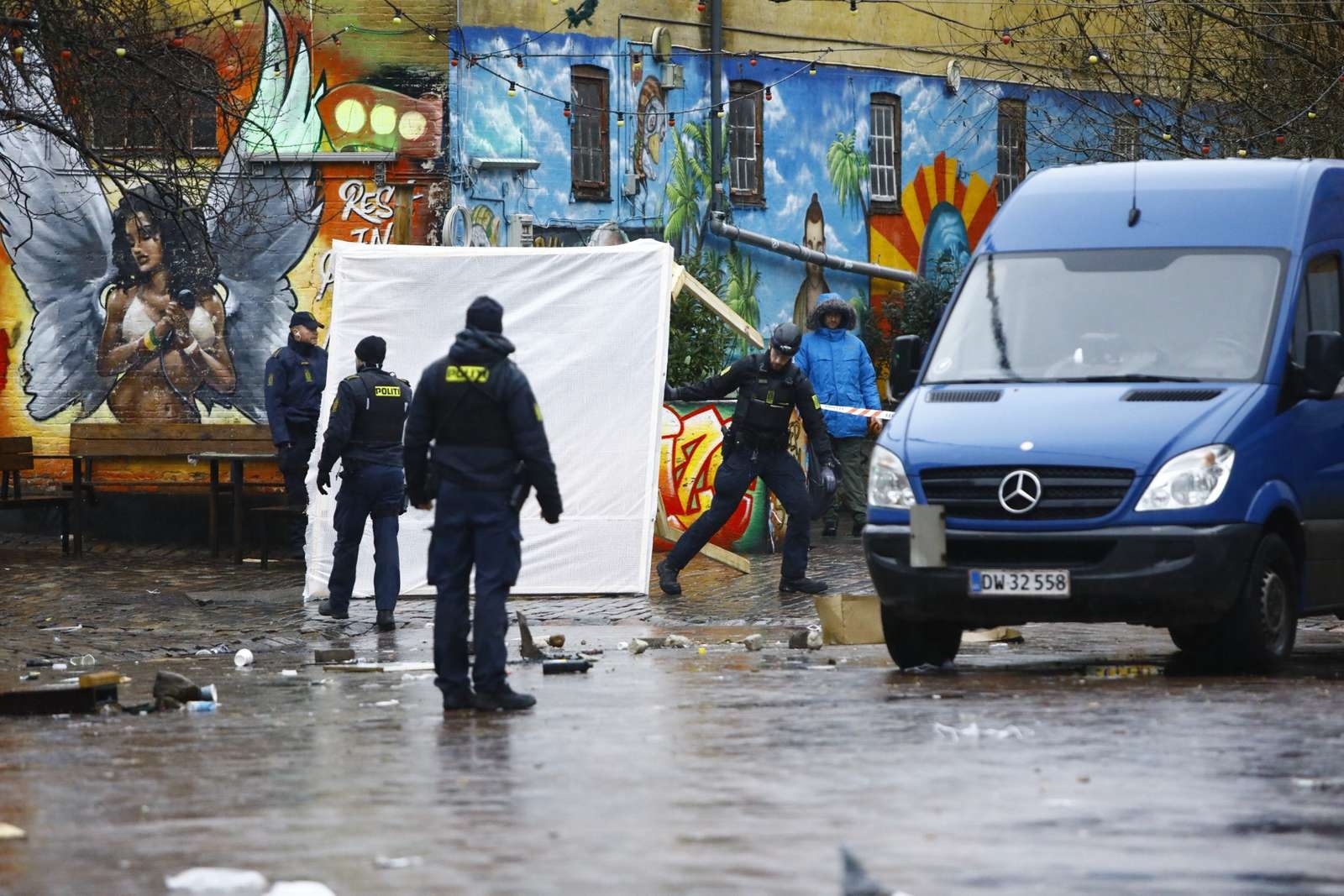 Politiet slår til igen: Rydder hashboderne på Christiania