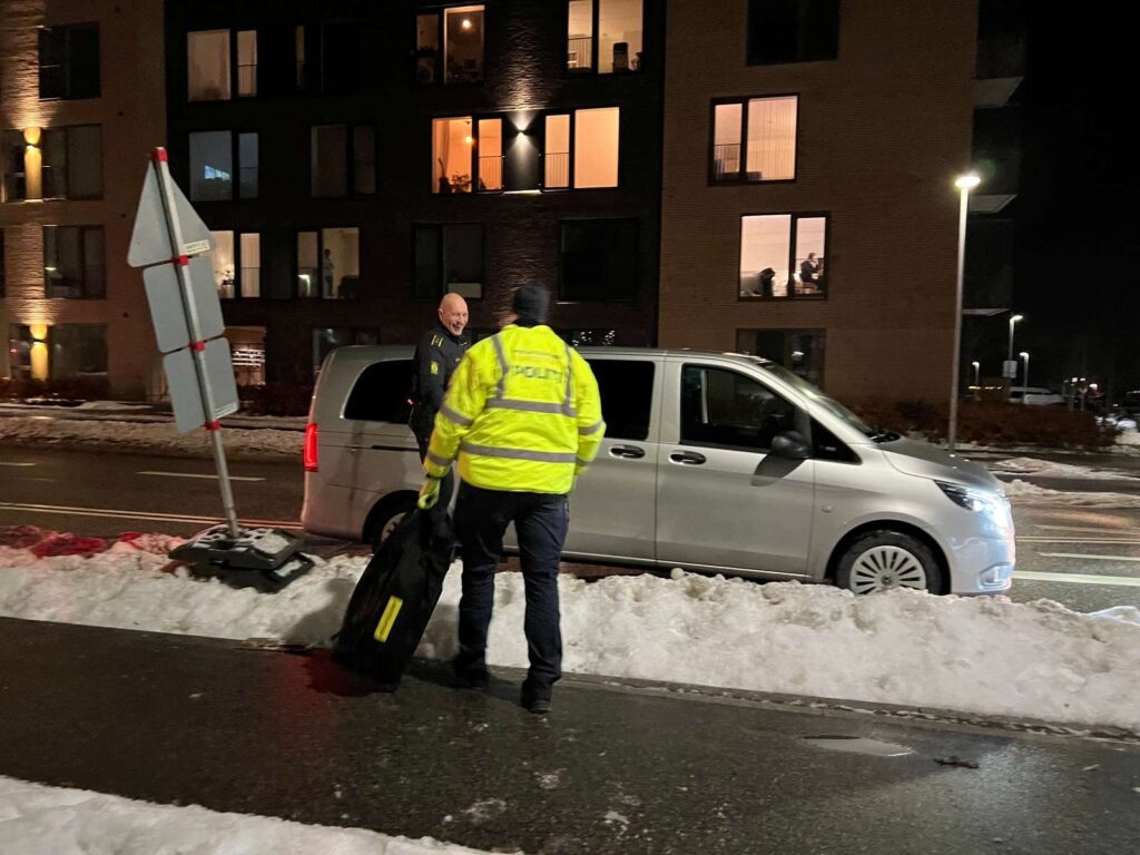 Større politiaktion i Gellerupparken: Politiet holder kortene tæt til ... Større politiaktion i Gellerupparken: Politiet holder kortene tæt til ...