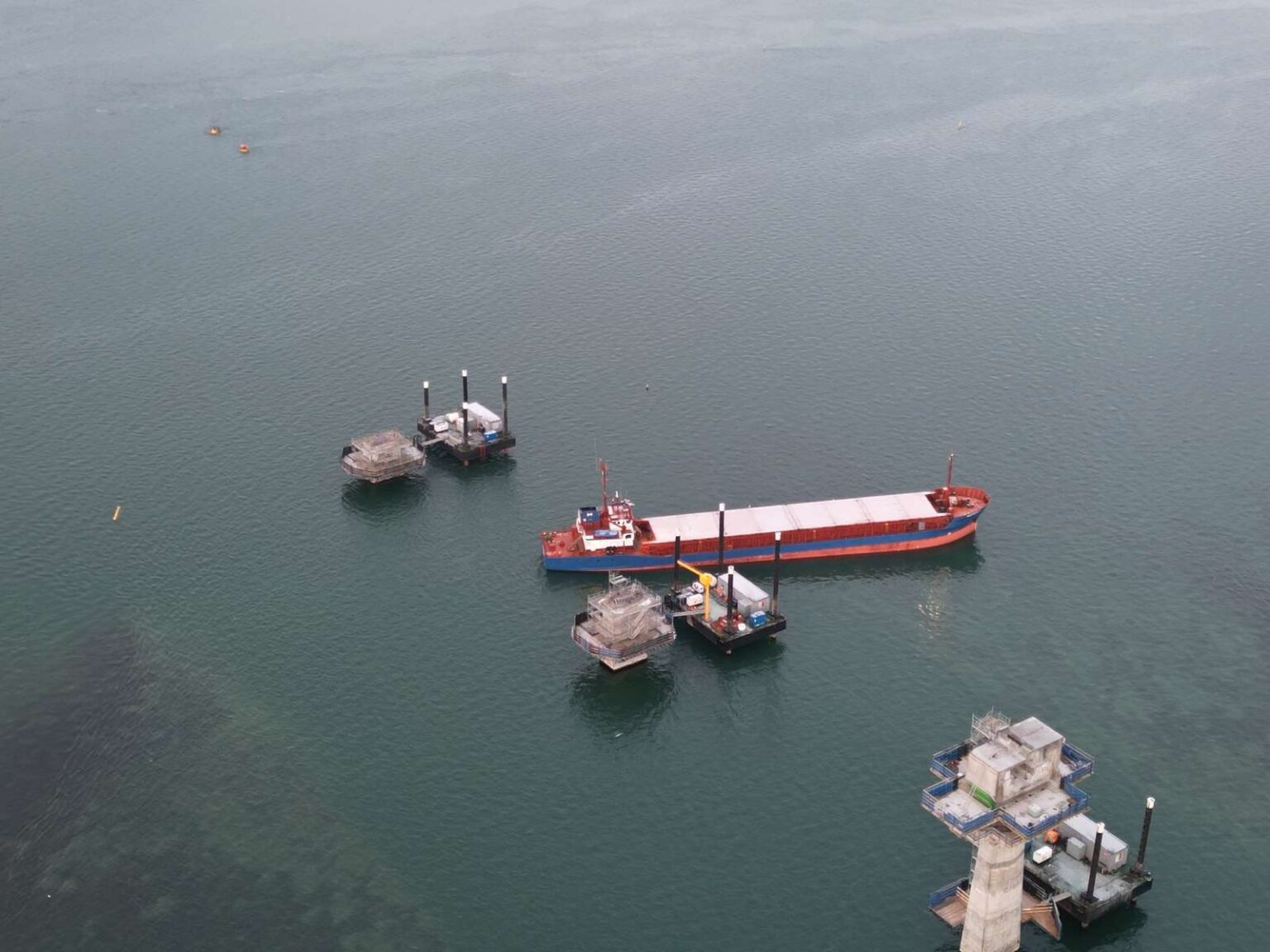 Fragtskib stødt på grund