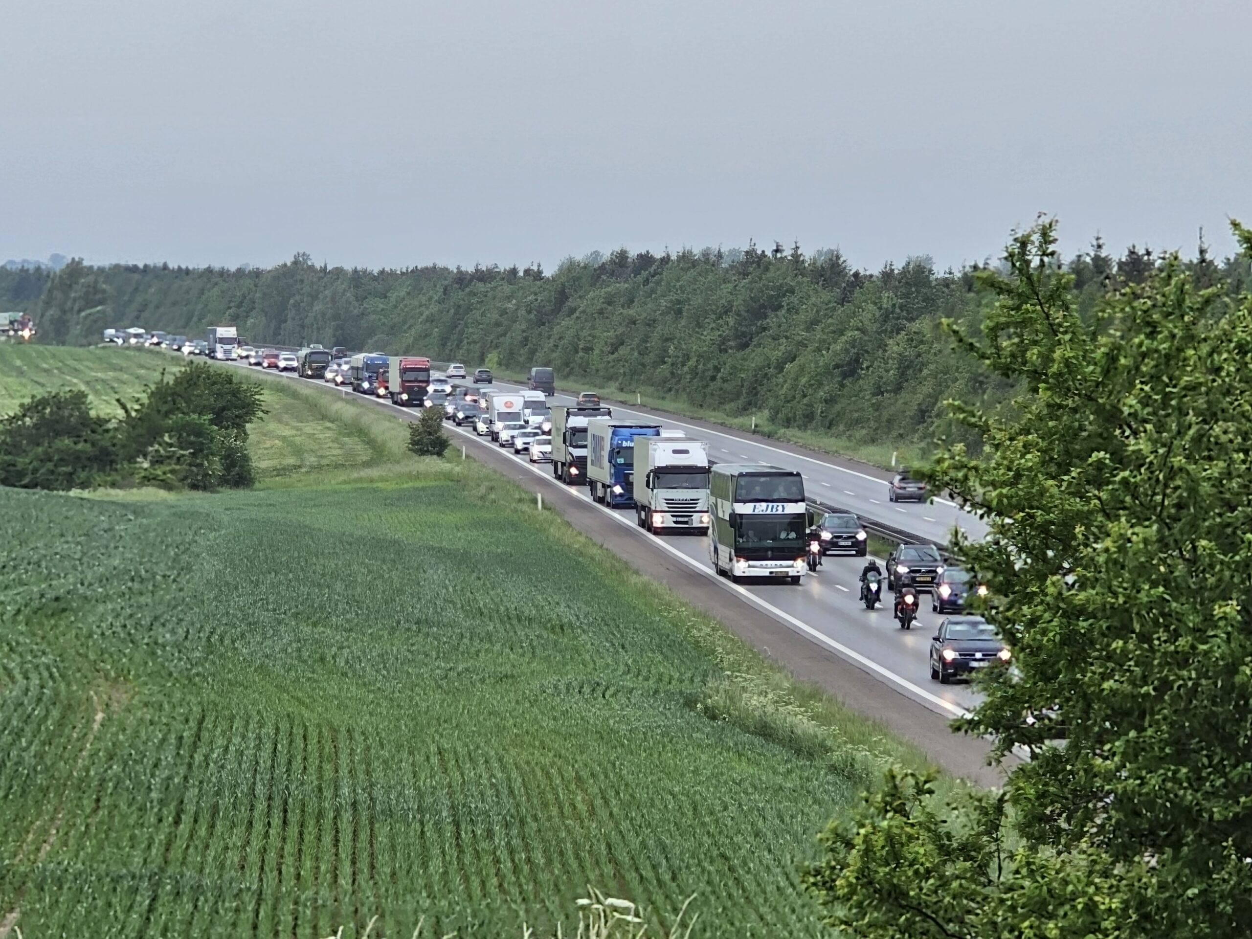 Fem kilometer lang kø på motorvej
