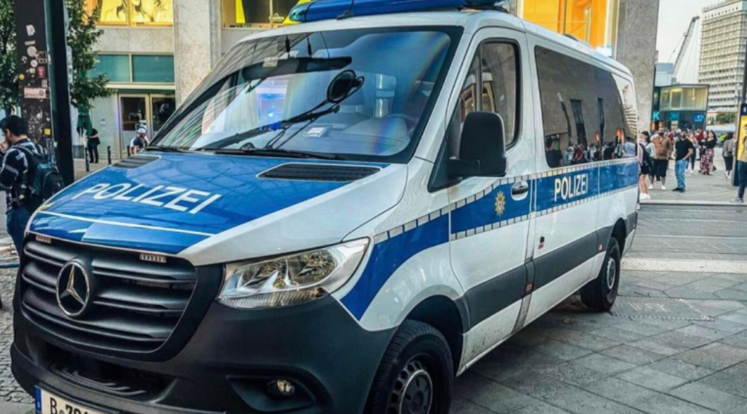 Politi skyder person ved museum