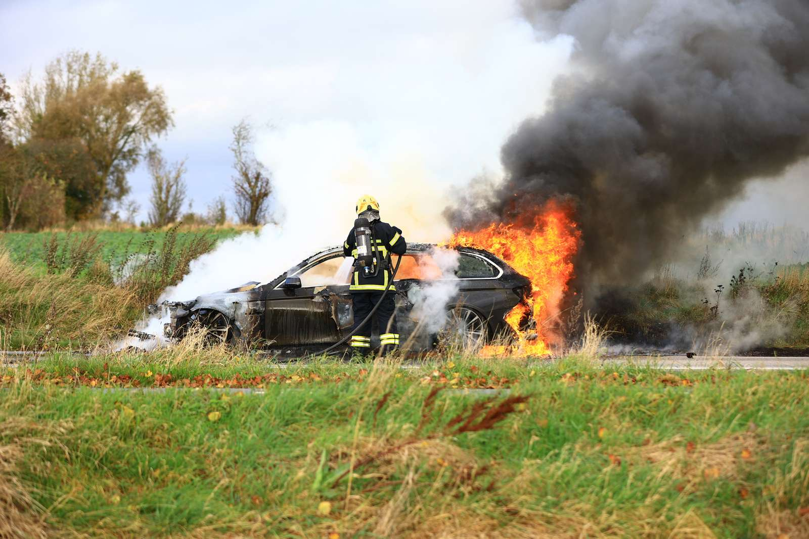 BMW smadres af massive flammer
