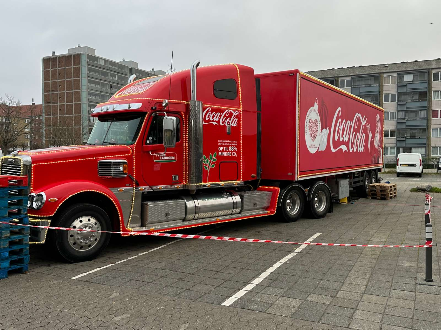 Coca Cola og julemanden turnerer Danmark: Her kommer den
