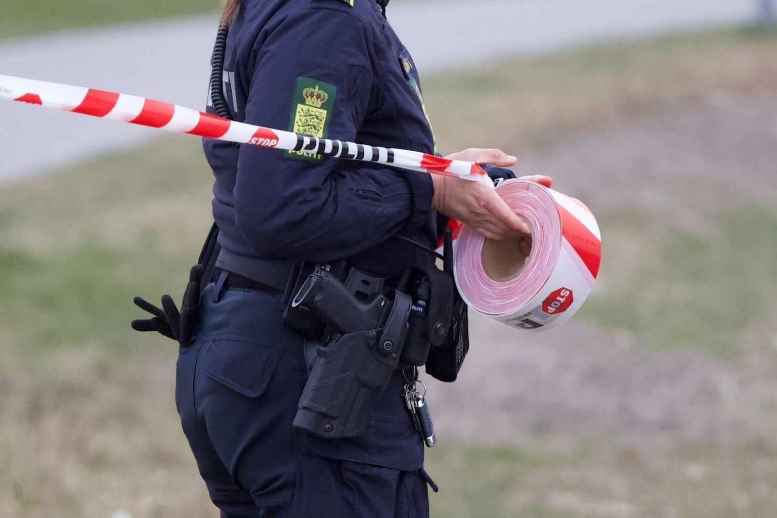 Ældre mand med rollator i brand på åben gade