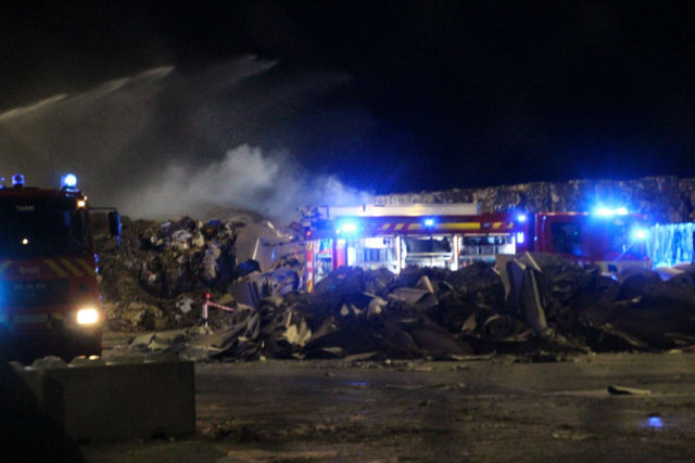 Brand på papirfabrik - massiv udrykning