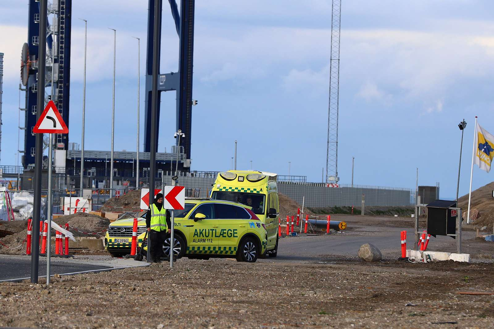 Flere personer i fare: Redningsmandskab haster ud til havn