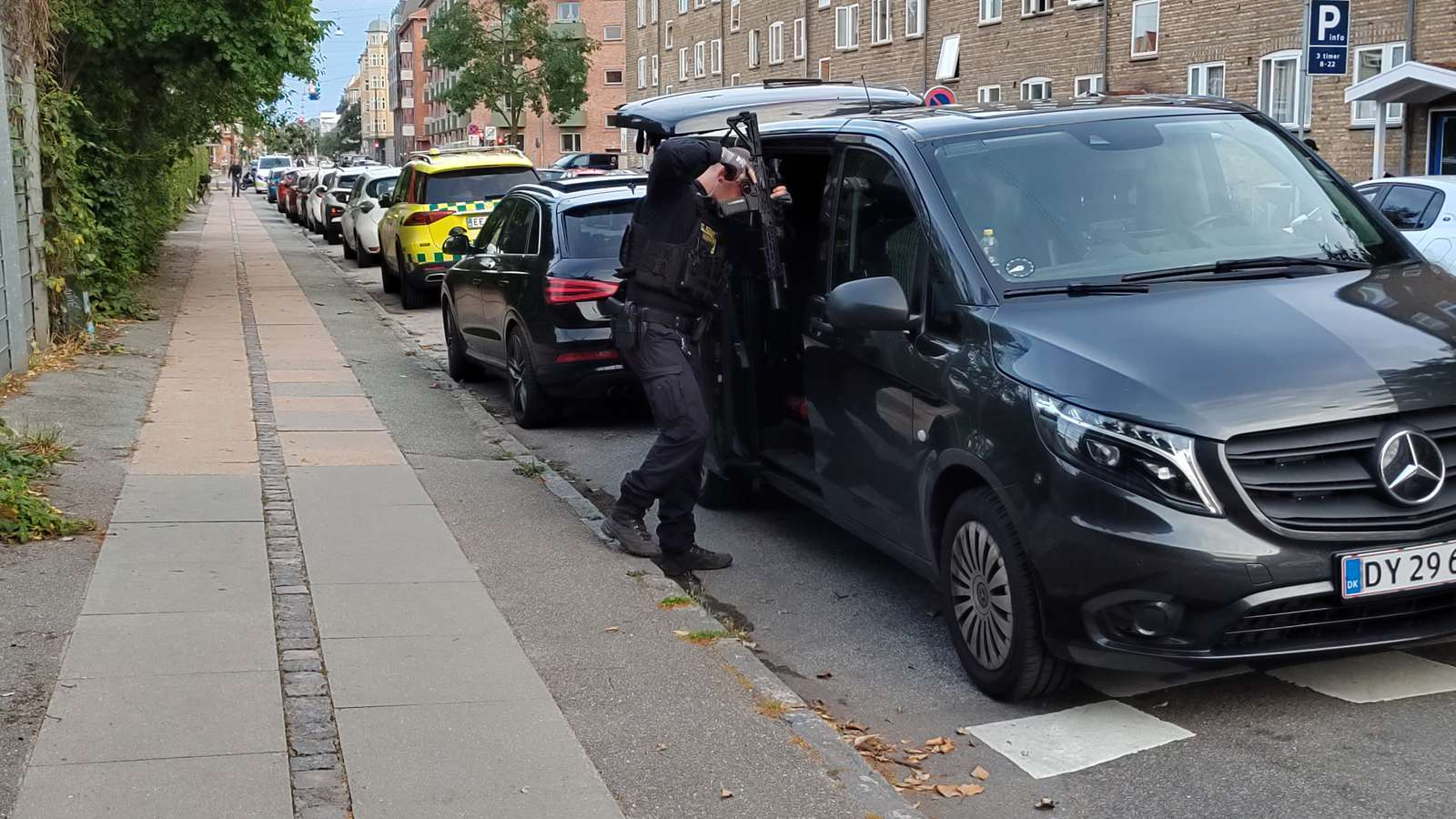 Politiets reaktionspatrulje rykker ud med maskinpistoler