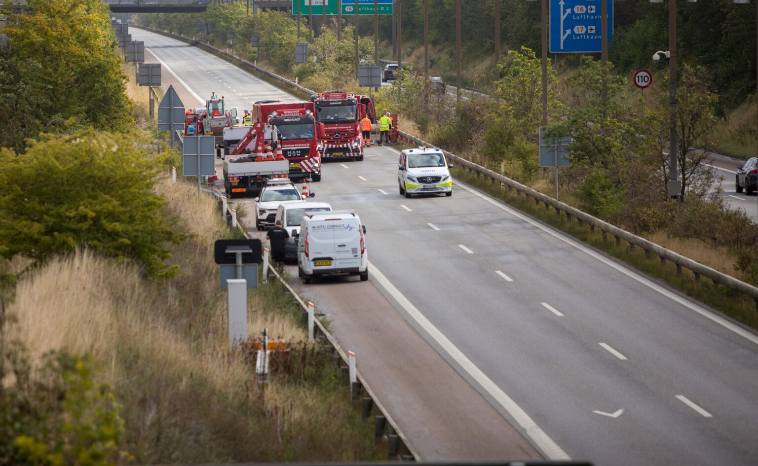 Motorvej HELT lukket på grund af vand: 'Der er kæmpe kaos'