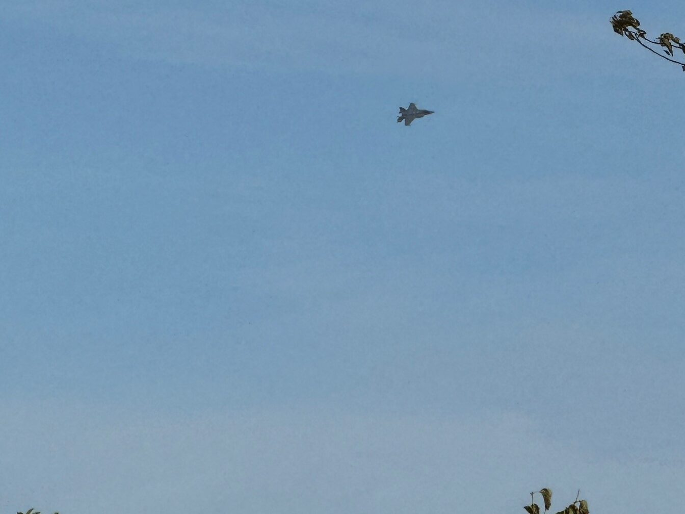 Udenlandsk jagerfly over Aalborg