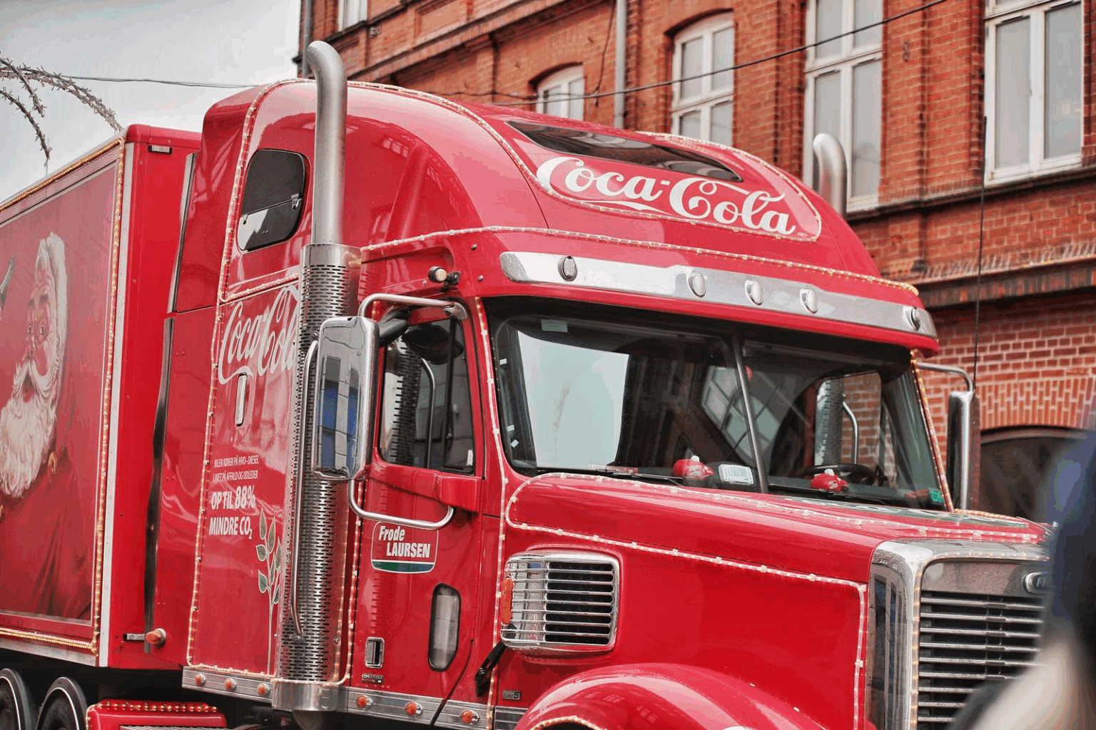 Se hele programmet: Den ikoniske Coca-Cola-lastbil lander her