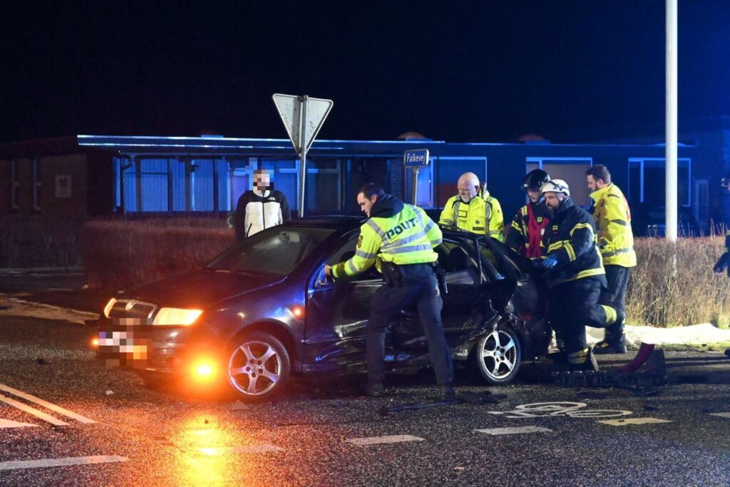 To biler kolliderer: Person kørt på skadestuen