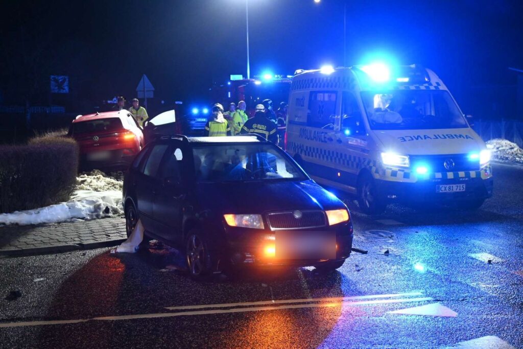 To biler kolliderer: Person kørt på skadestuen