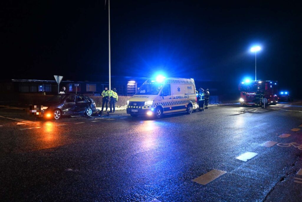 To biler kolliderer: Person kørt på skadestuen