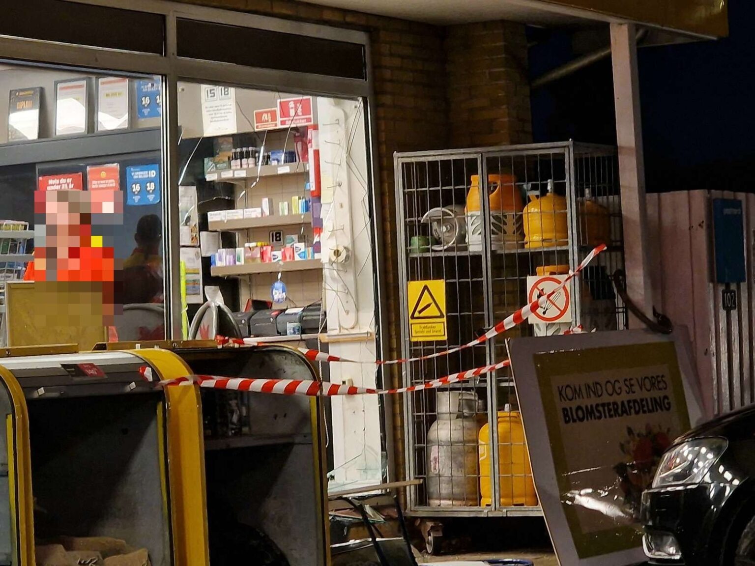 Brager ind i tankstation