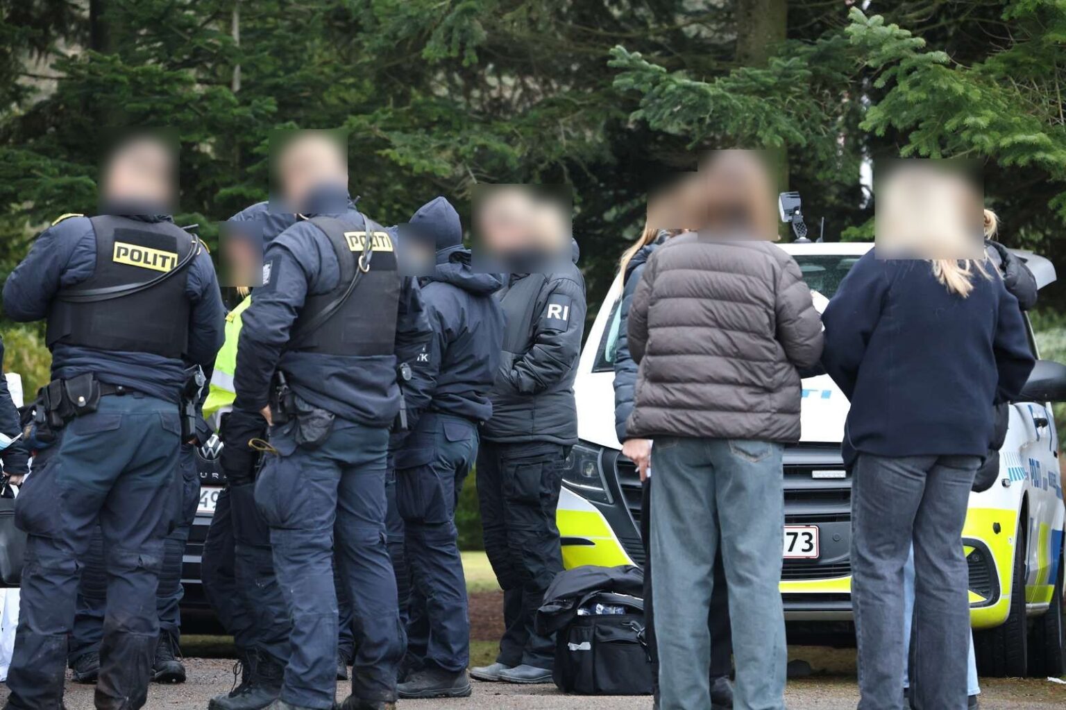 Forfærdelig tragedie på adresse: Ældre mand og kvinde død af skud