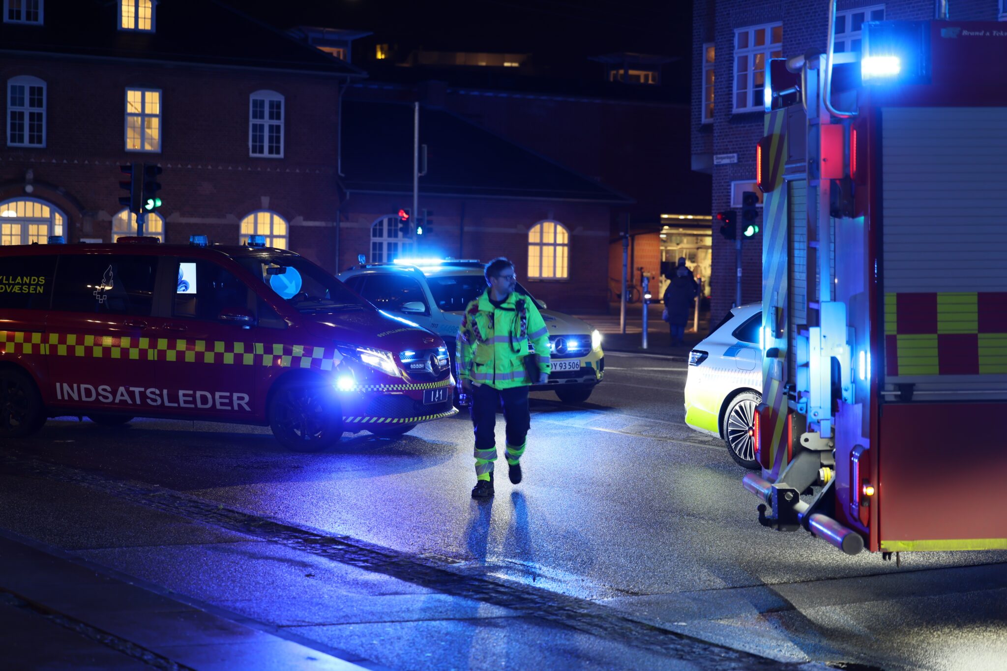 Aarhus: Taxa og personbil brager sammen