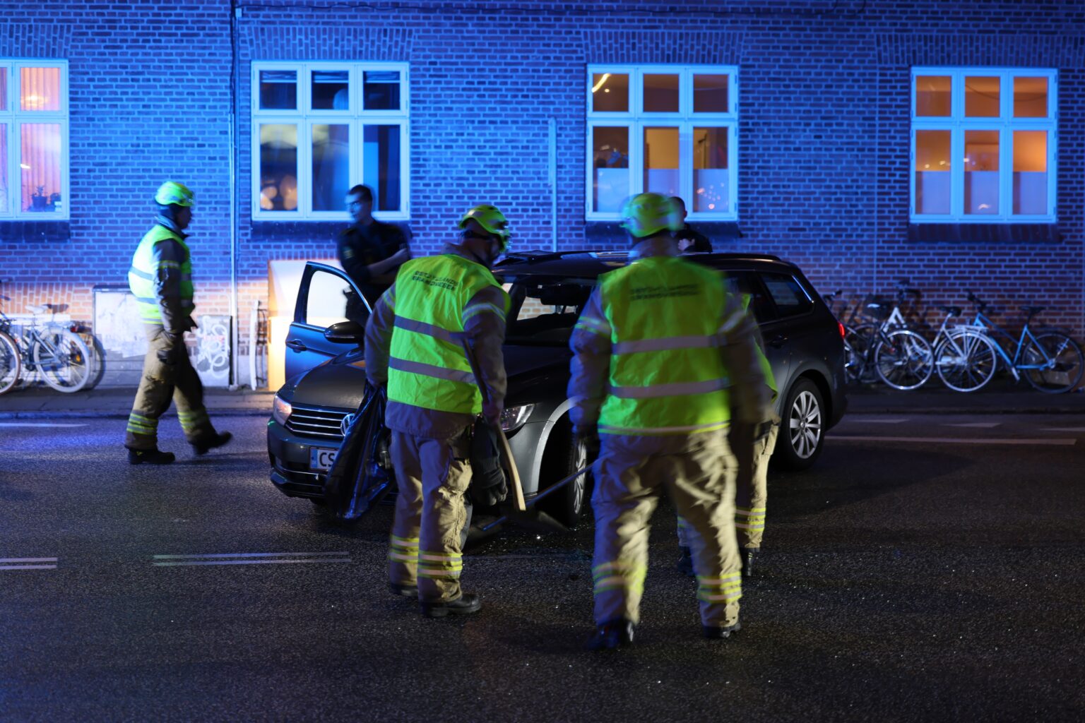Aarhus: Taxa og personbil brager sammen