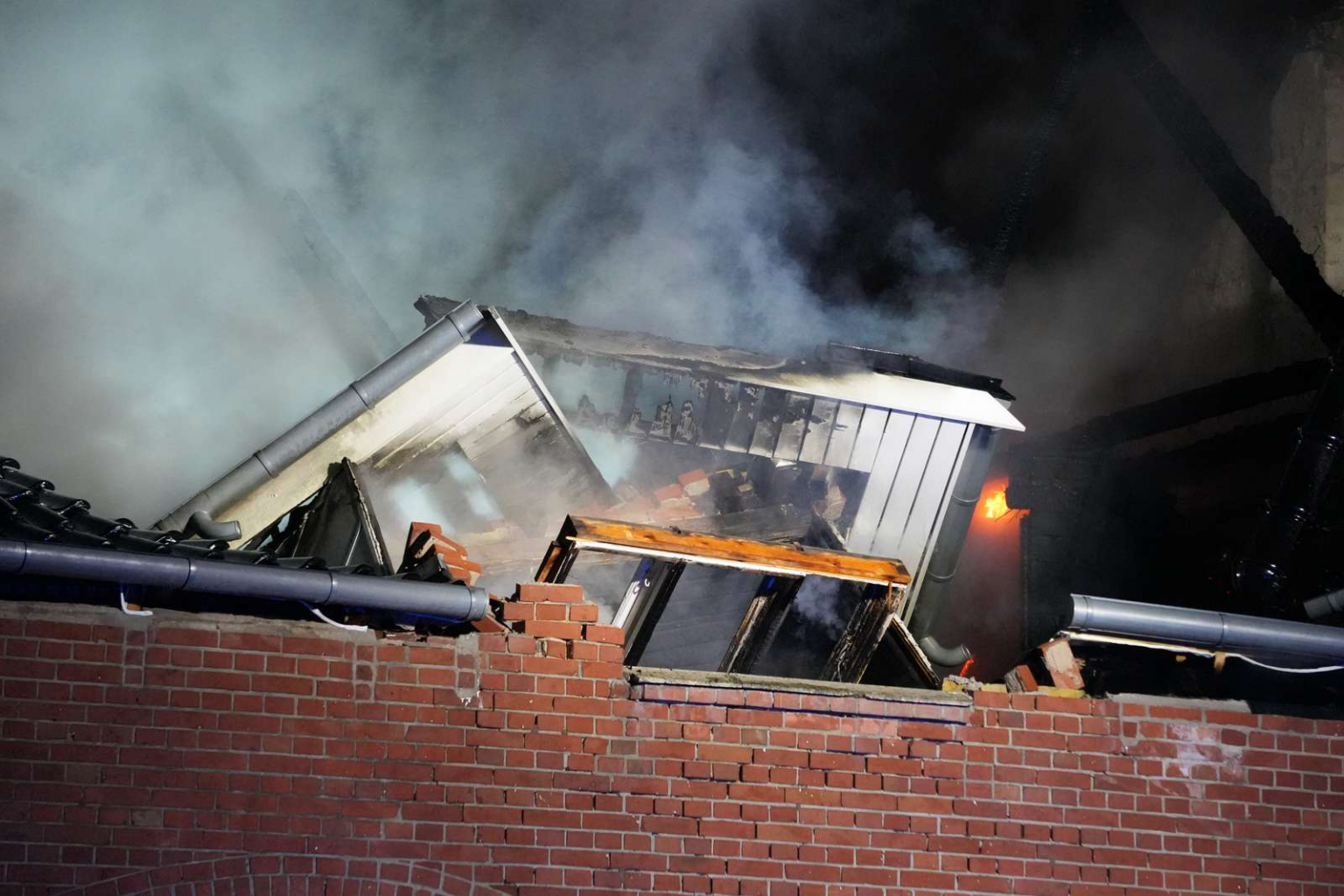 Odense: Voldsom brand bryder ud